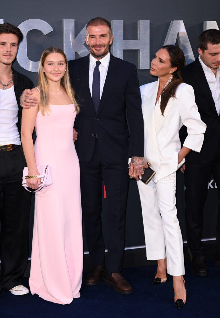 Суперсімейка: всі Бекхеми прийшли на прем'єру нового серіалу про Девіда ...